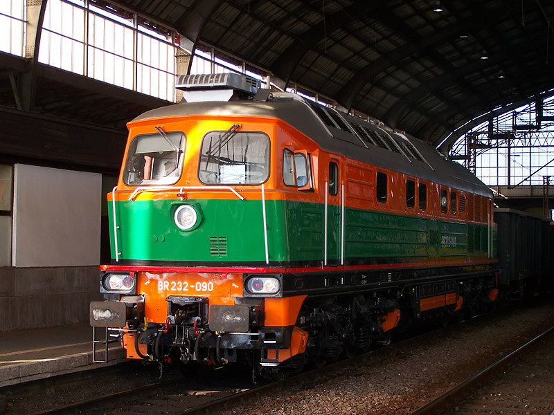 BR232 - 090 z Pol-Miedź Trans stoi na stacji Legnica.